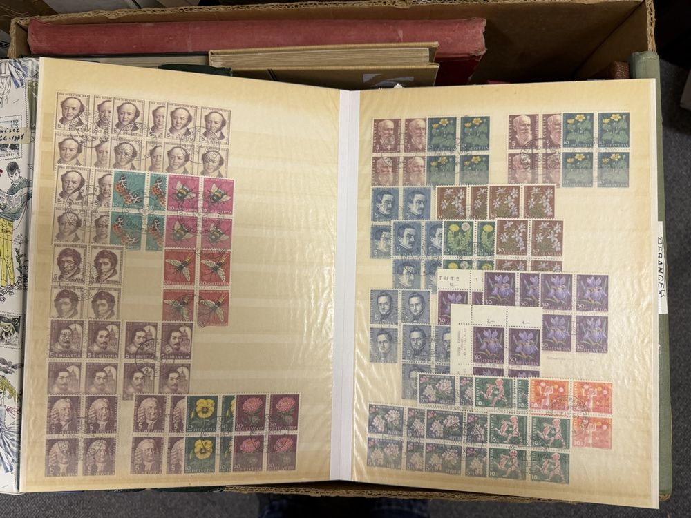 Kellerfund Schachtel mit 20 Album Marken Welt ab Alr (Gebraucht) in ...