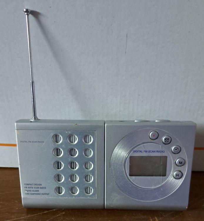 Mini Radio FM Digital Portable Vintage 📻 (Gebraucht) in Cernier für CHF ...