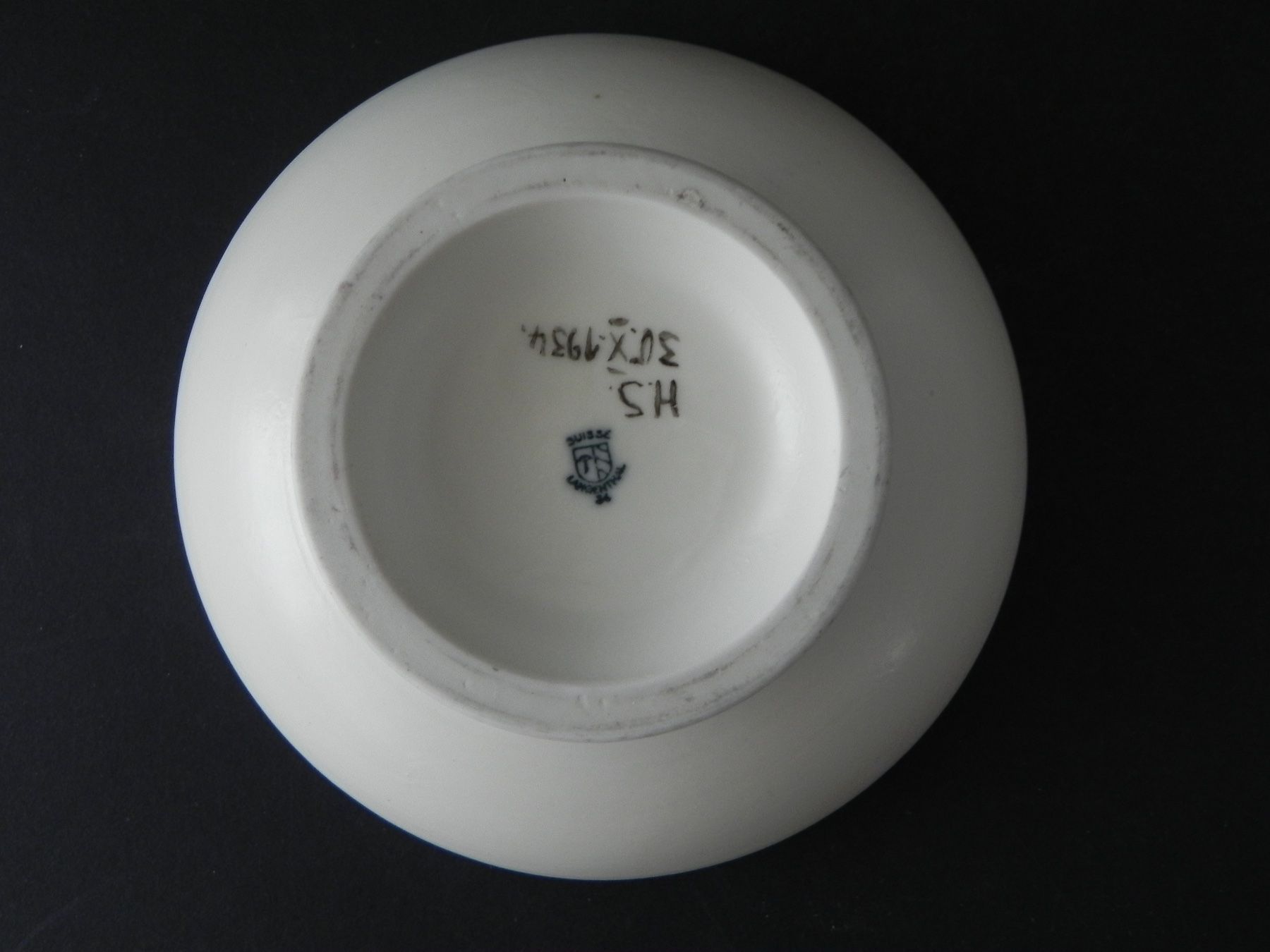 Spezielle Schale handbemalt H. S 1934 (Gebraucht) in Zürich für CHF 16 ...