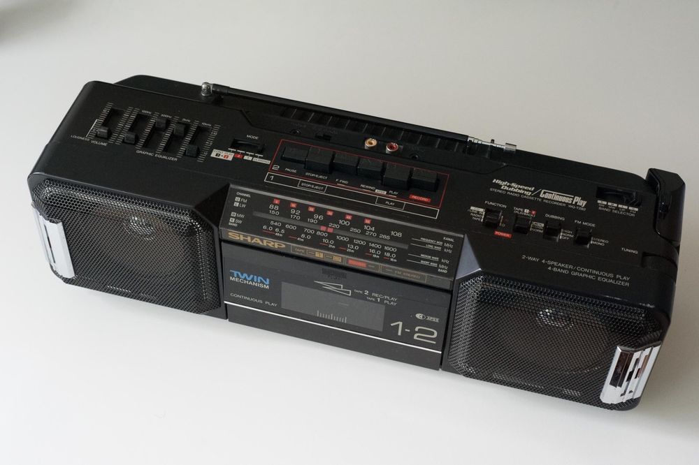 Ghetto-Blaster von Sharp mit Doppelkassetten Laufwerk (Gebraucht) in ...