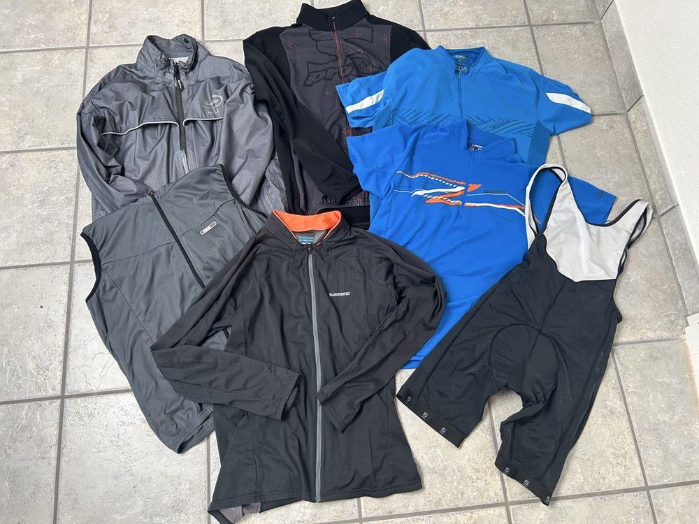 Bike Kleiderset Jacken und Shirts (Gebraucht) in Urdorf für CHF 50 ...