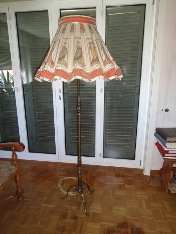Antike Ständerlampe Messing mit Schirm (Gebraucht) in Neerach für CHF 66 – nur Abholung auf ...