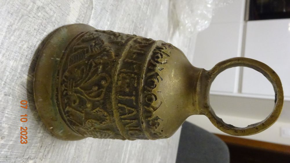 Cloche en bronze pour collectionneur (Gebraucht) in Bassecourt für CHF 10 – mit Lieferung auf ...