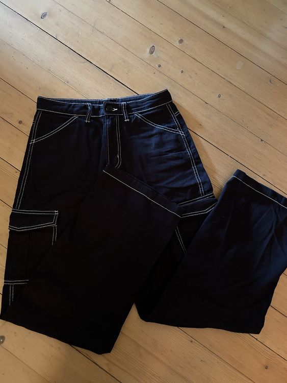 Schwarze Cargohose mit weissen Nähten (Gebraucht) in Zürich für CHF 7 ...