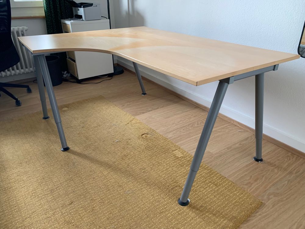 Schreibtisch Galant Ikea (Gebraucht) in Zürich für CHF 1 – nur Abholung ...