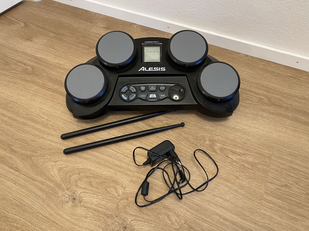 Trommel Alesis Compactkit 4- Pad Portable Tabletop Drum Kit | Kaufen auf Ricardo