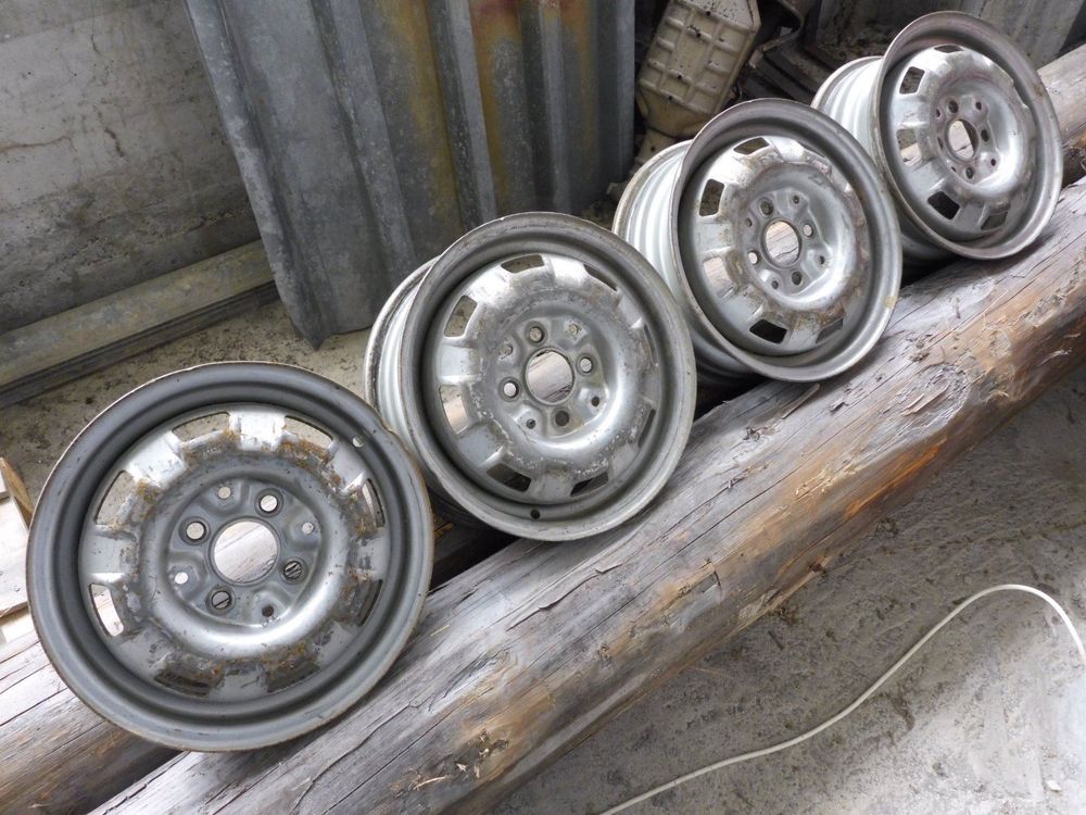 4 VW AMAG Felgen 13" (Gebraucht) in Stierva für CHF 1 – mit Lieferung ...