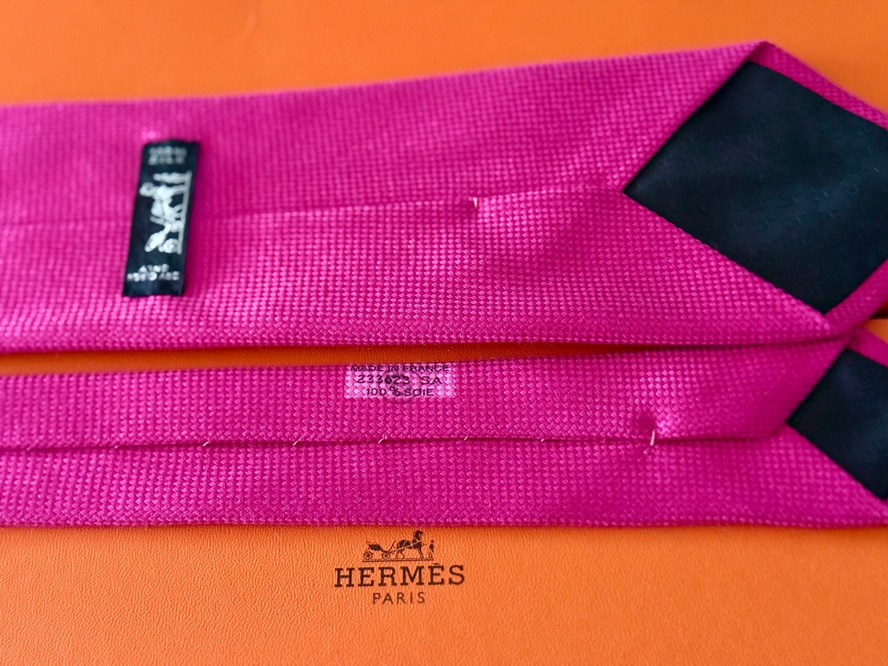Cravate HERMES-Paris „Magenta Dream“ - avec box original (Neuf (Voir ...
