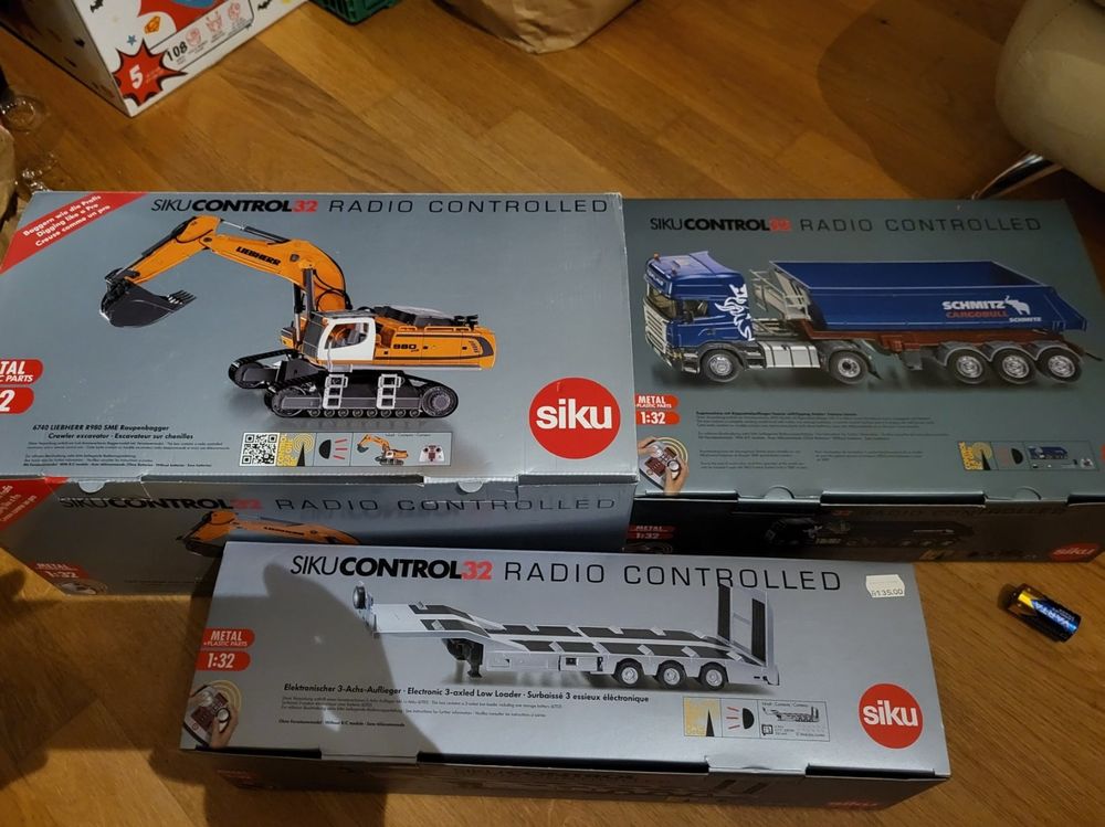 Siku Control Bagger & Scania LKW mit Muldenkipper & 1x Tiefl (Neu ...