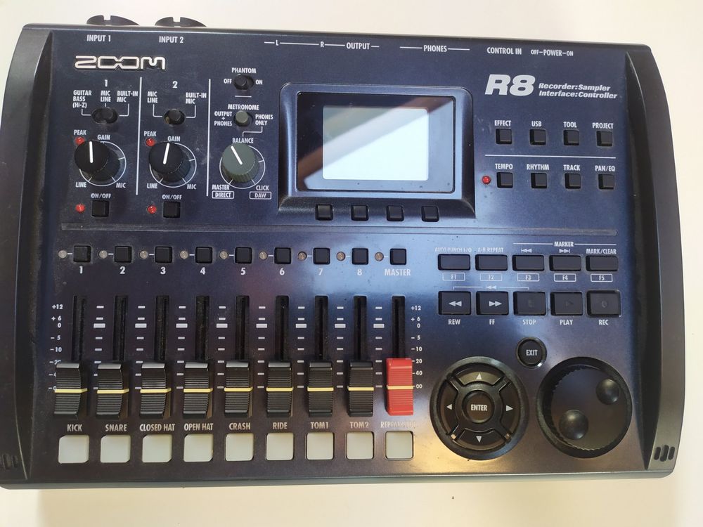 Zoom R8 Recorder - Interface - Controller - Sampler (Gebraucht) in Thun für CHF 80 – mit ...