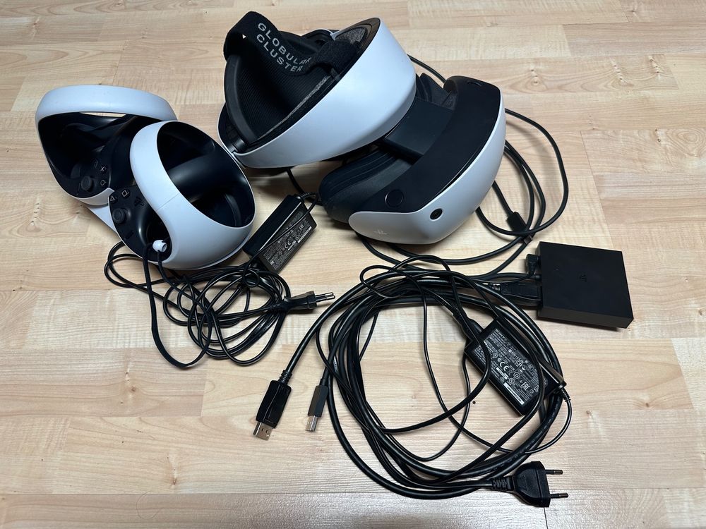PSVR2 + Controllers + charging station + PC adapter (Gebraucht) in ...
