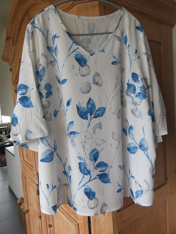 BLUSE MIT BLUMENMUSTER Gr. 48 (Neu und originalverpackt) in Lachen SZ für CHF 10 – mit Lieferung ...