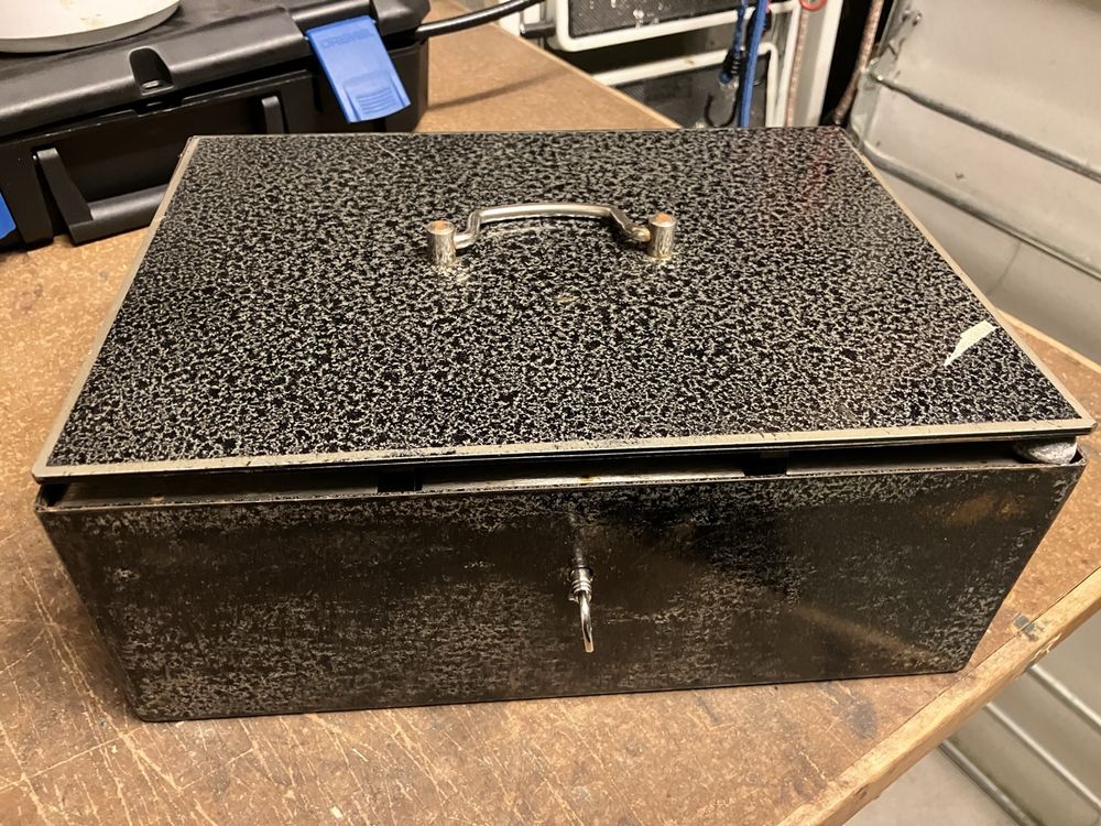 Alte schwere Box Kasse (Gebraucht) in Biglen für CHF 1 – mit Lieferung ...