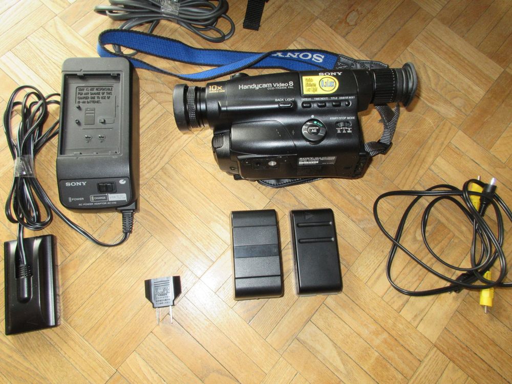 SONY Handycam Video 8 / CCD - TR330E Pal Videokamera (Gebraucht) in ...