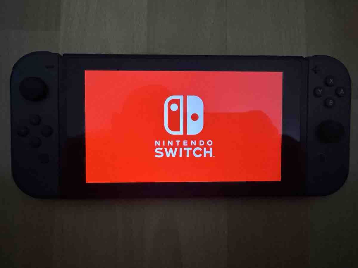 Console Nintendo Switch, noire, avec accessoires et jeux (Gebraucht) in ...