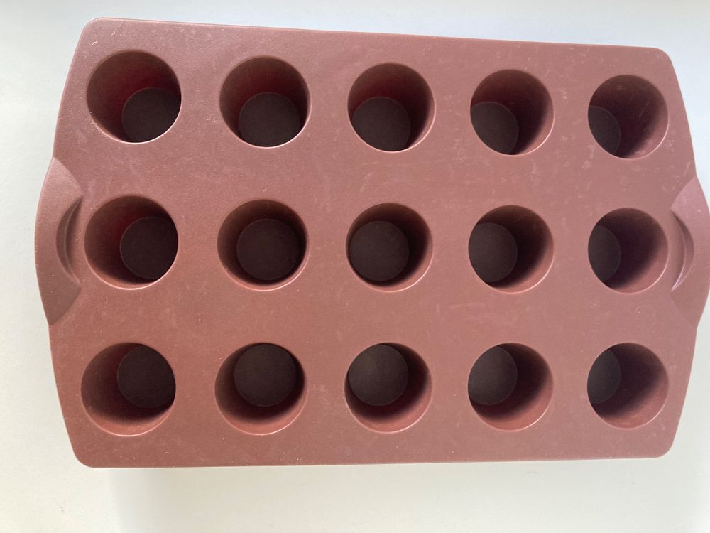 Mini moule muffins Tupperware (Gebraucht) in Frasses für CHF 18.9 – mit ...