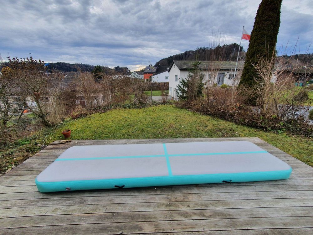 Airtrack 4m×1m×0.2m mit Pumpe zum Turnen (Gebraucht) in Weisslingen für ...