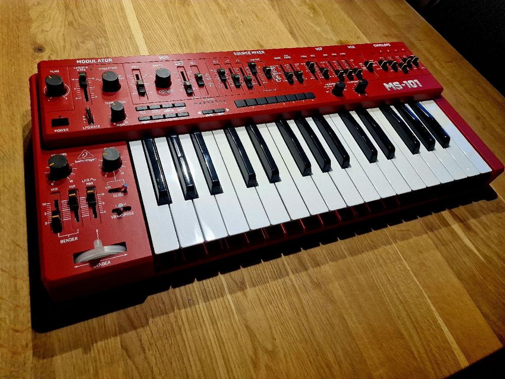Behringer MS-101 Monophonic Synthesizer in Red (Gebraucht) in ...