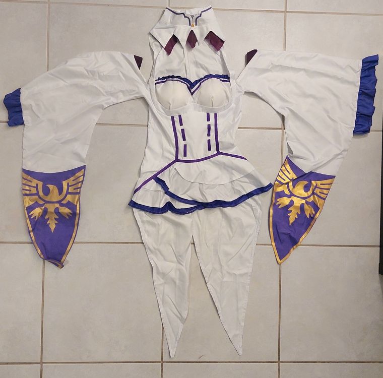 Re:zero Emilia Cosplay Outfit (Grösse S) (Neu (gemäss Beschreibung)) in ...