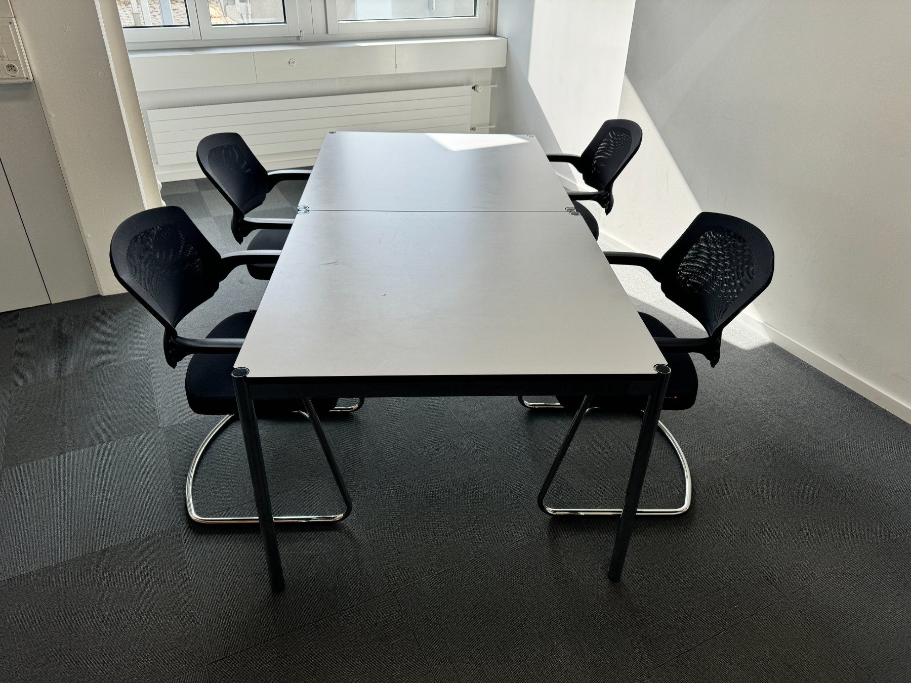 USM Bürotisch 100x100cm weiss (D'occasion) à Pfäffikon SZ pour CHF 100 ...