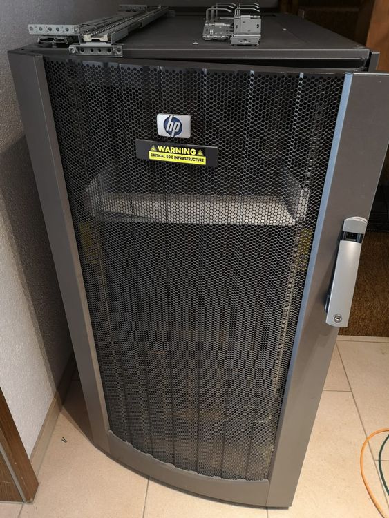 Hewlett Packard 19 Zoll Serverrack (Gebraucht) in Oberhofen Thun'see ...