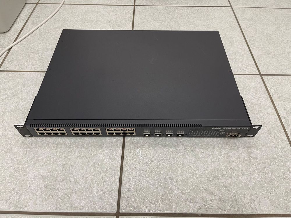 Switch réseau Dell PowerConnect 5224 (Defekt) in Mont sur Lausanne für ...