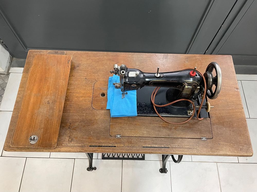 Nähmaschine Adler Original (Gebraucht) in Basel für CHF 51 – nur Abholung auf Ricardo kaufen
