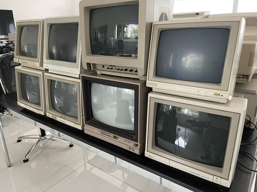 16 Stück - originale Commodore Monitore (Gebraucht) in Burgdorf für CHF 1810 – nur Abholung auf ...
