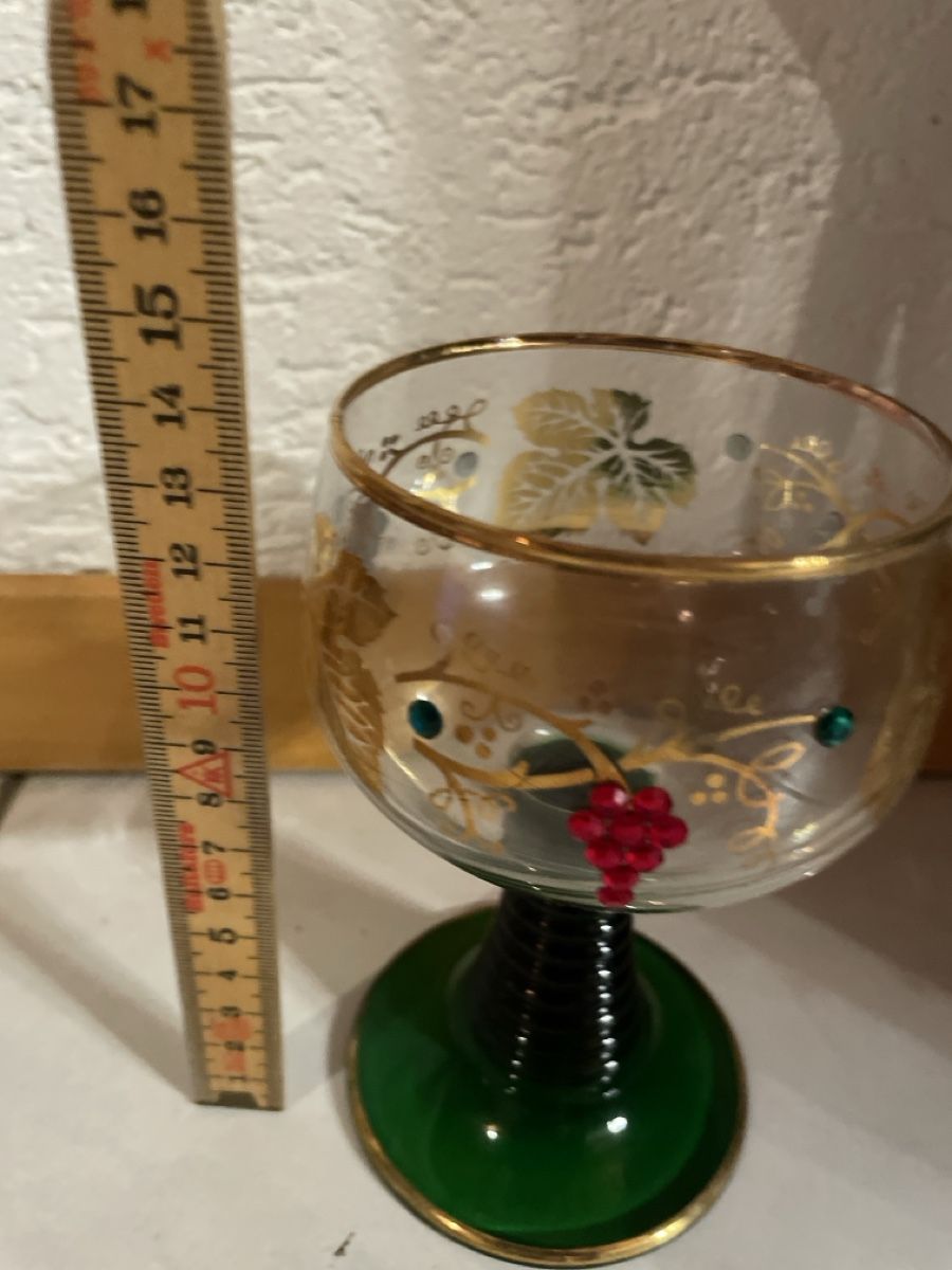 Exklusives Römerglas, verziert mit Gold und Edelsteinen (Gebraucht) in ...