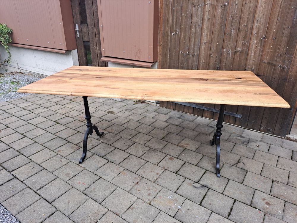 Beizentisch aus Nussbammholz Massiv (Gebraucht) in Buch am Irchel für CHF 900 – nur Abholung auf ...