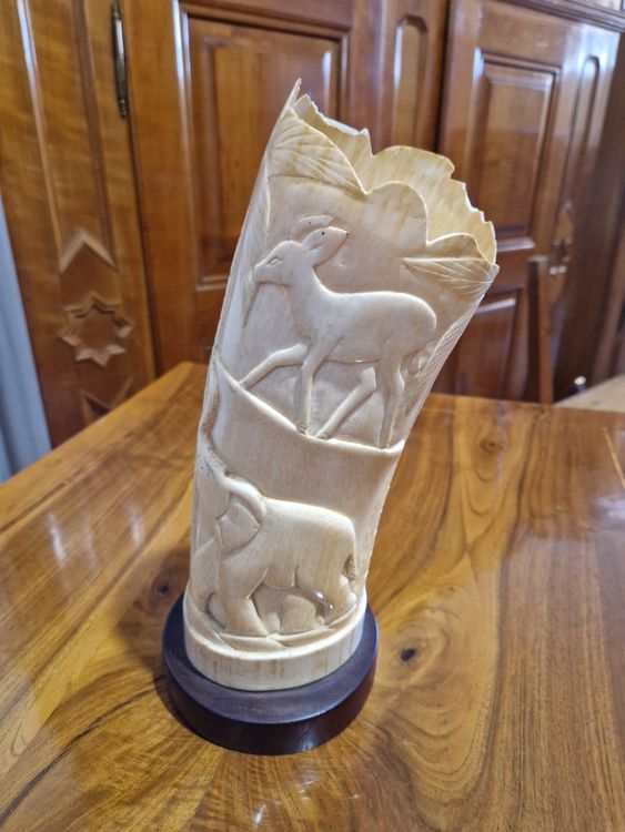 Vase ancien en ivoire sculpté à la main (Gebraucht) in Faoug für CHF 35 ...