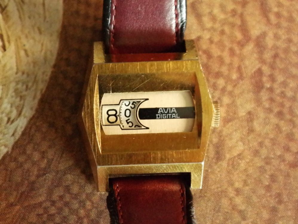 Avia Digital Jumping Hour mécanique (D'occasion) à villeret pour CHF 26 ...