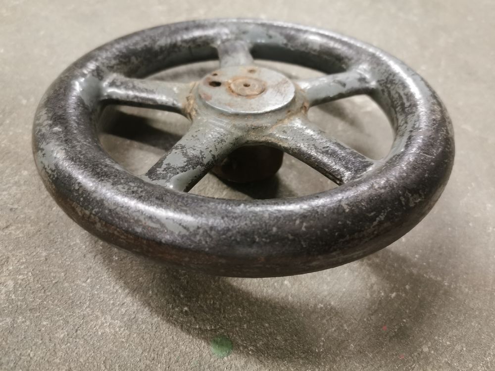 Handrad einer antiken Maschine (Gebraucht) in Villnachern für CHF 19 ...