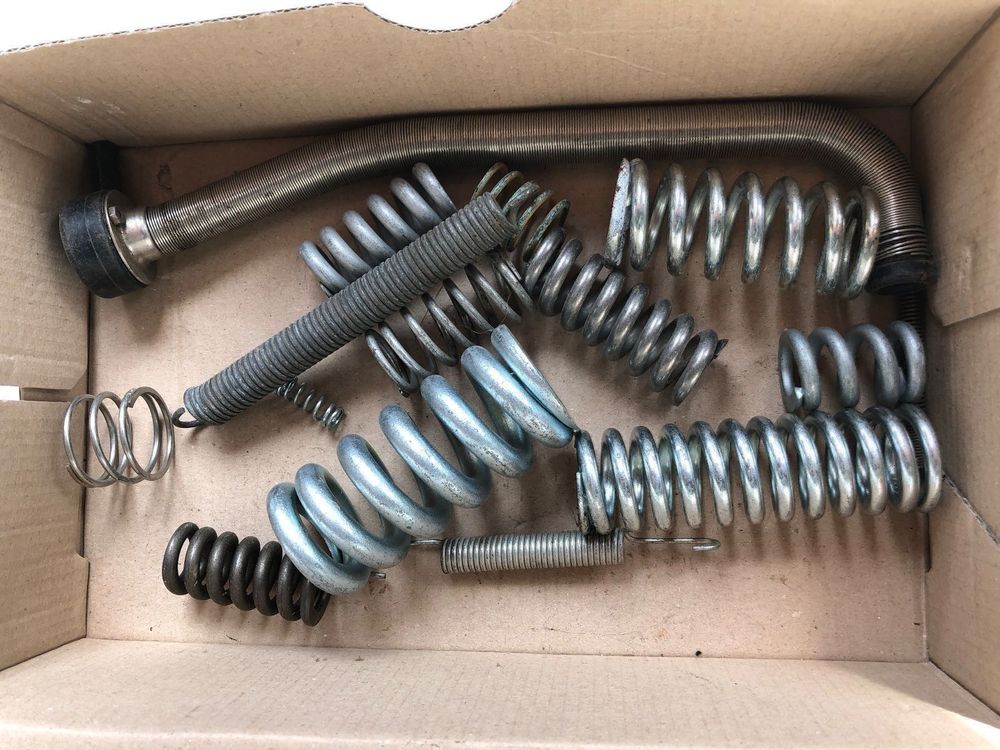 Federn Metall diverse (Gebraucht) in Niederrohrdorf für CHF 8 – mit ...