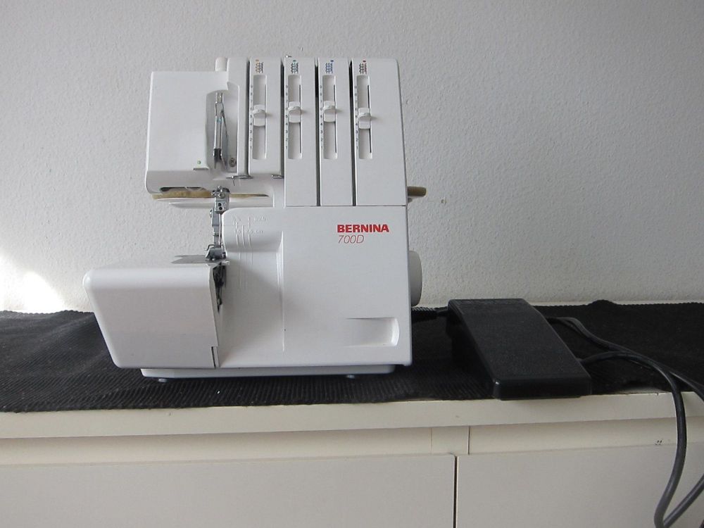 Bernina 700D Overlockmaschine | Acheter sur Ricardo