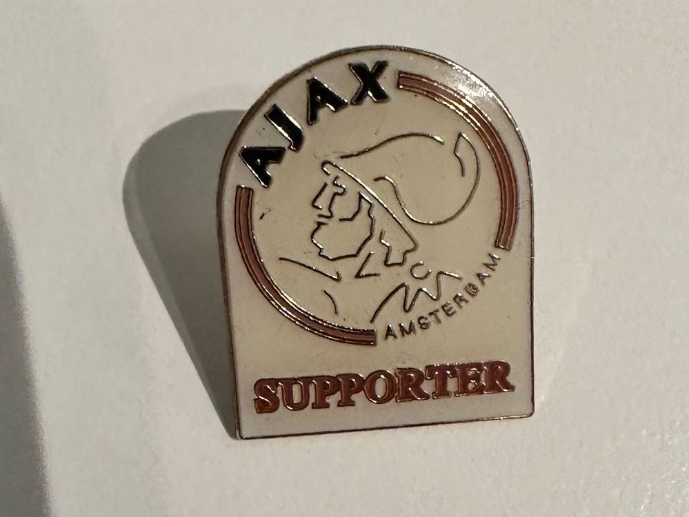 Ajax Amsterdam Fussball Pin (Gebraucht) in Gutenswil für CHF 5 – mit ...
