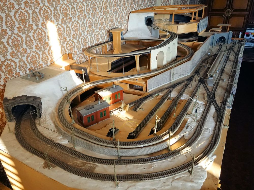 Maquette Märklin Ho voie M + décor, rails, caténaire, gare.. (Gebraucht ...
