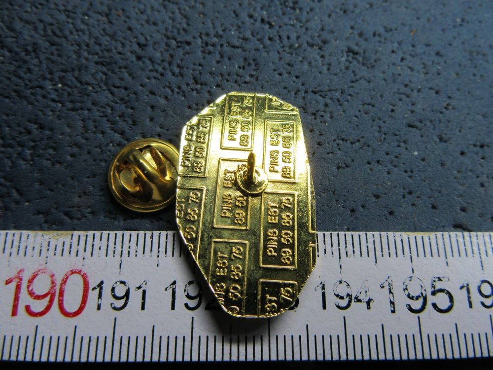 VW GOLDF COMPETITION AUTO PIN GEPRÄGT GELB (Gebraucht) in Ettingen für ...