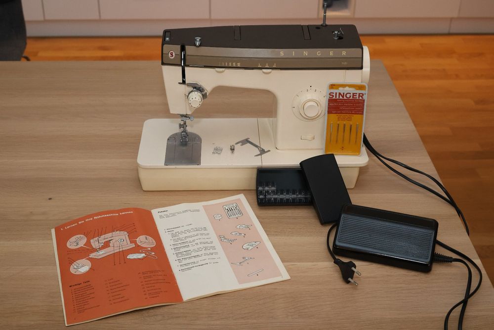 Elektrische Nähmaschine Singer 7101 mit Originalzubehör (Gebraucht) in ...