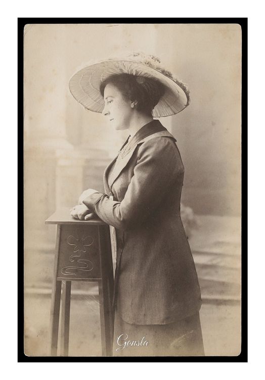 FEMME - 1920 "Recueillement" (D'occasion) à Onex pour CHF 2 – avec ...