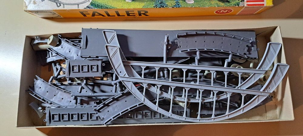 Spur N Auffahrt und Brücke Faller 2500 (Neu (gemäss Beschreibung)) in ...