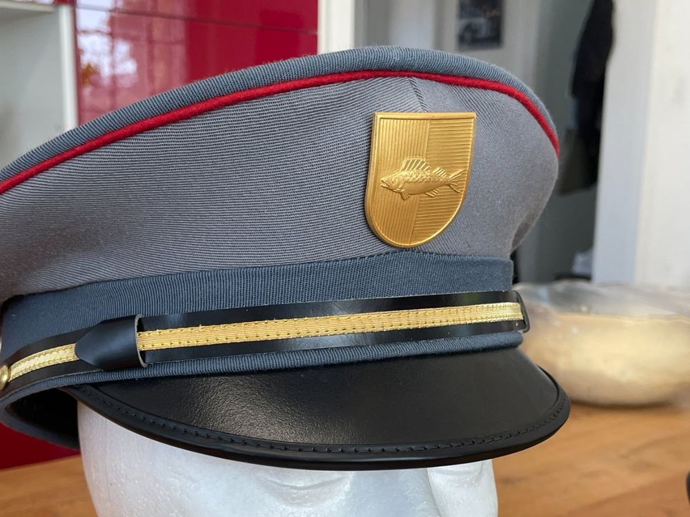 Casquette d'agent de la police de Nyon (Gebraucht) in Assens für CHF 30 ...