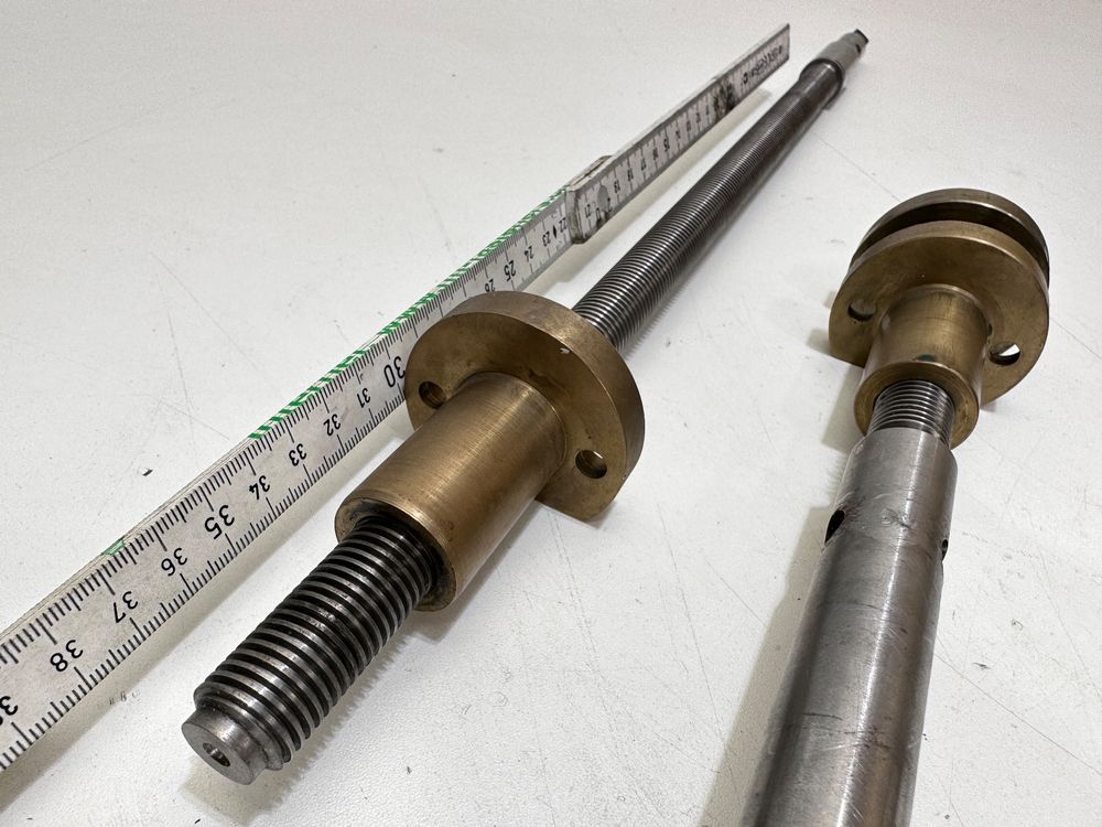 2 x Spindel plus Spindelmutter (Gebraucht) in Boswil für CHF 50 – mit Lieferung auf Ricardo kaufen