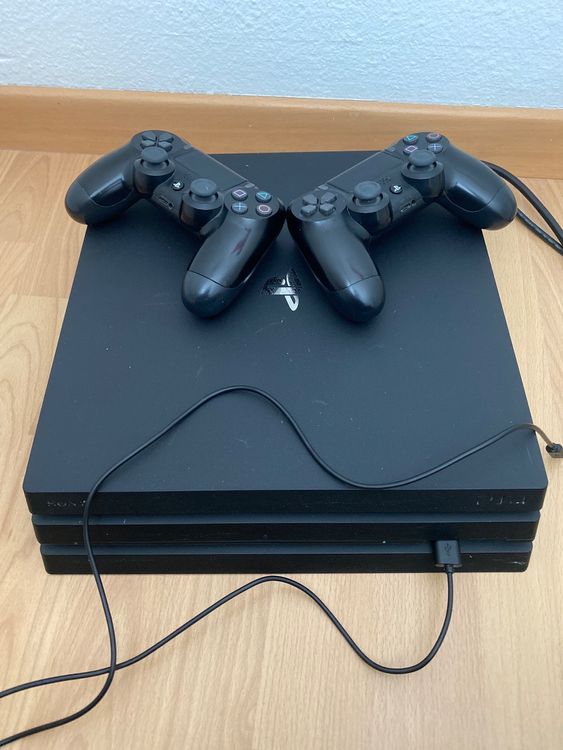 Playstation 4 Pro 1TB + 2 Controller | Kaufen auf Ricardo