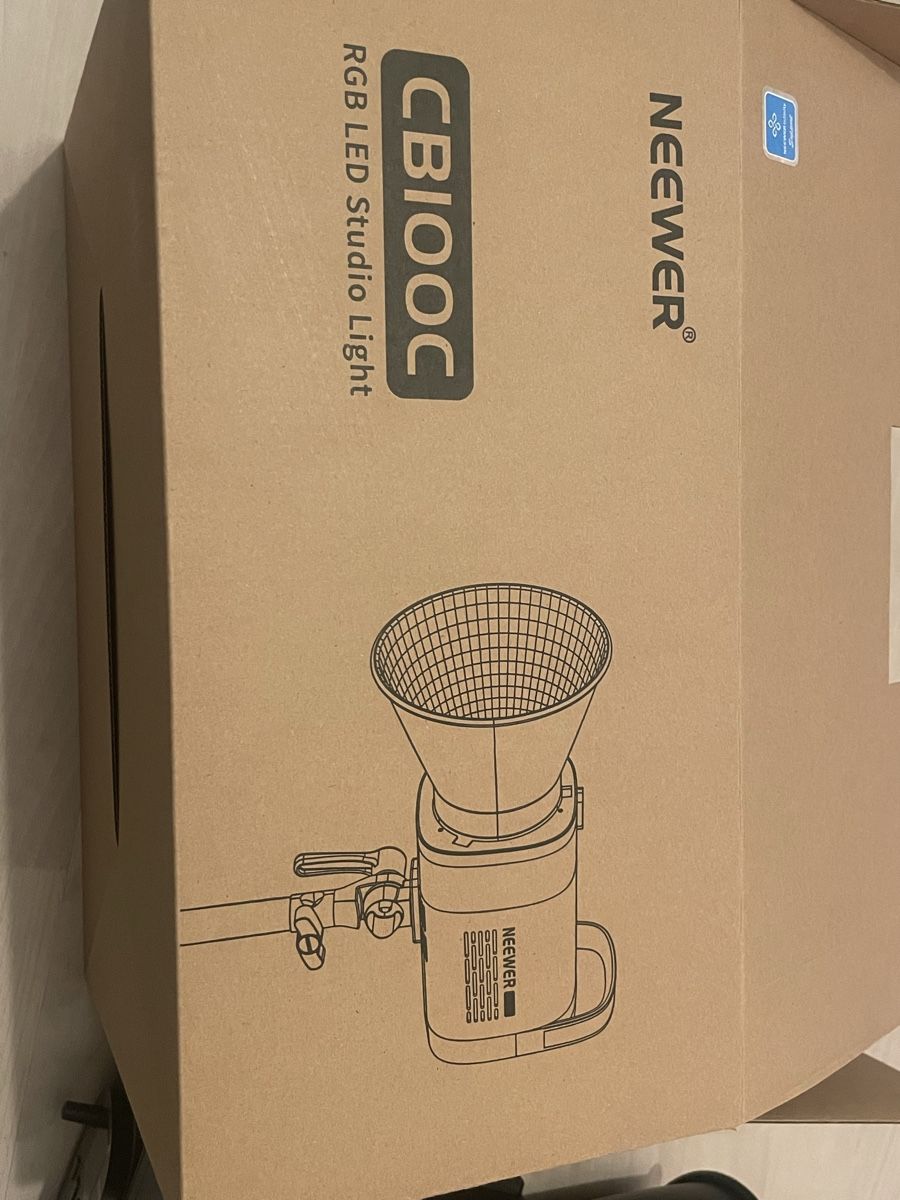 Neewer CB100C RGB LED Light + Parabolic Softbox SF85Q (Neu (gemäss ...