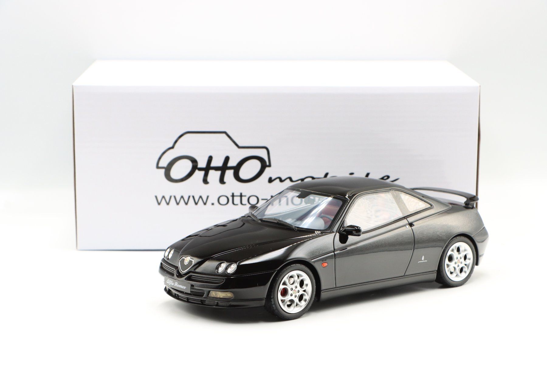 Alfa Romeo GTV V6 24V 2000 1:18 Otto Models (Neu und originalverpackt ...