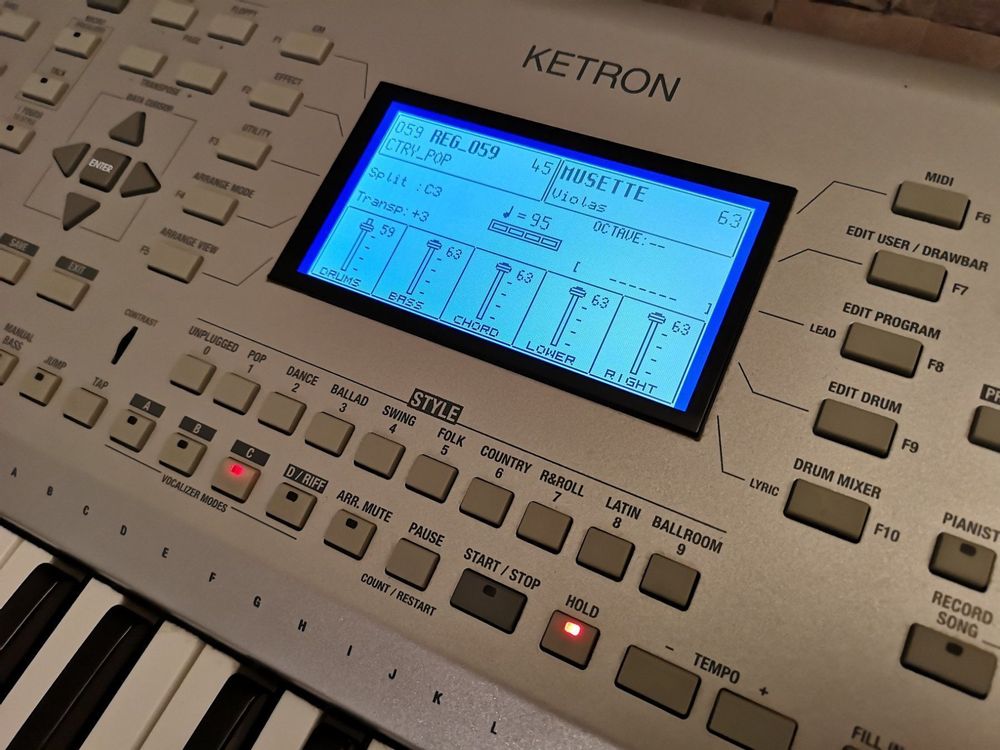 Ketron SD5 Keyboard (Gebraucht) in Zürich für CHF 589 – nur Abholung auf Ricardo kaufen