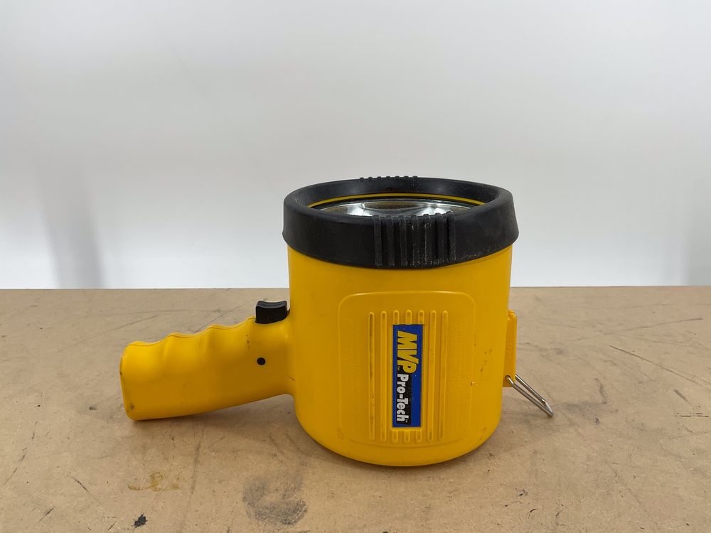 MVP pro-tech Scheinlampe ungetestet (Defekt) in Stäfa für CHF 2 – mit ...