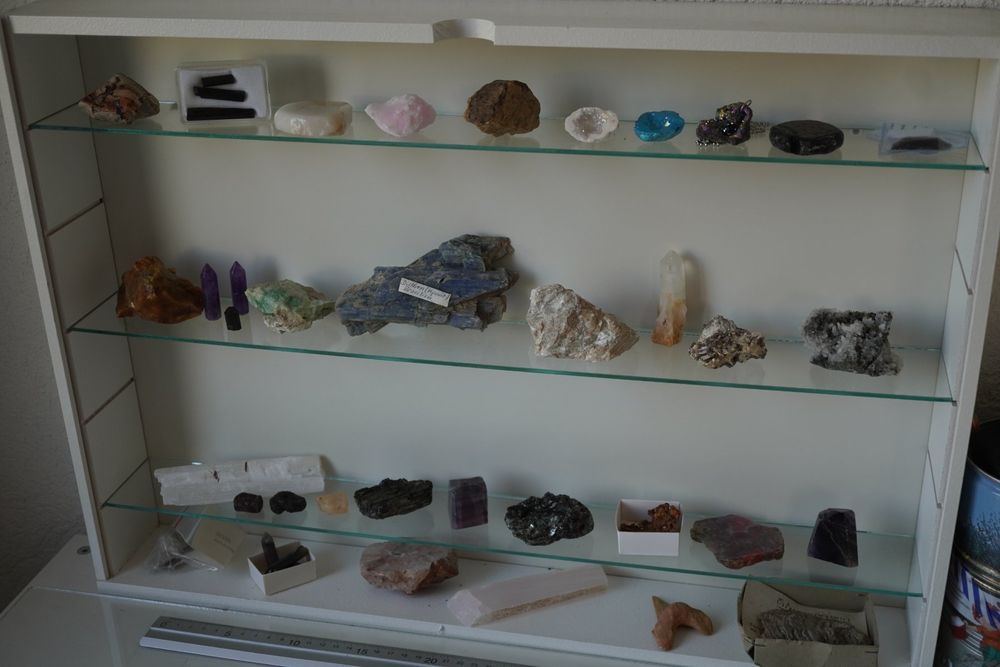 Vitrine voller Mineralien - Aqua Aura -Auster Lot439 | Kaufen auf Ricardo