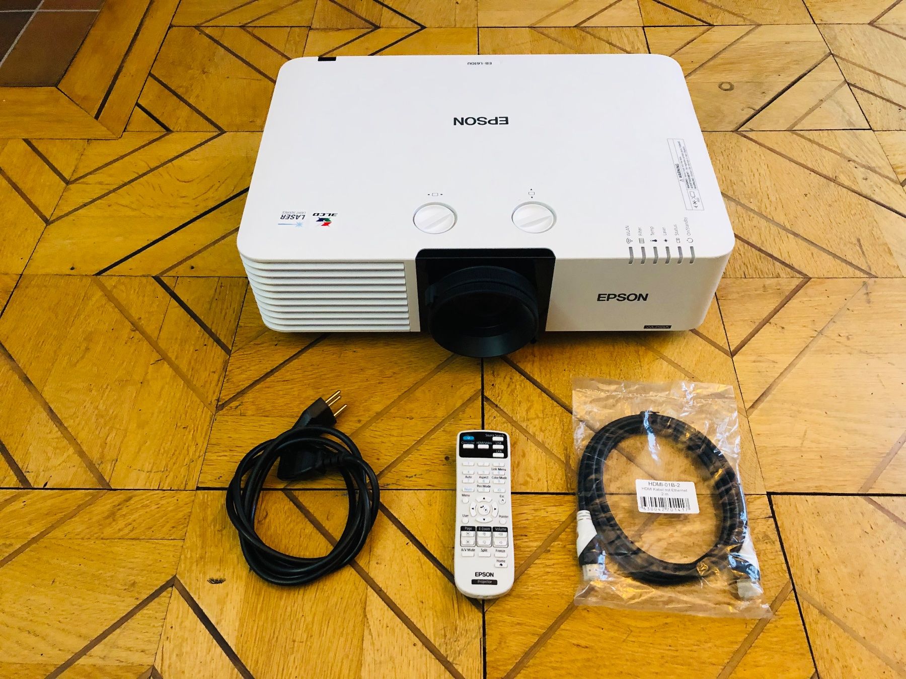 Top Profi Beamer EPSON, Lumen 6000, 2,5 Mio. Pixel (Gebraucht) in Aesch ...